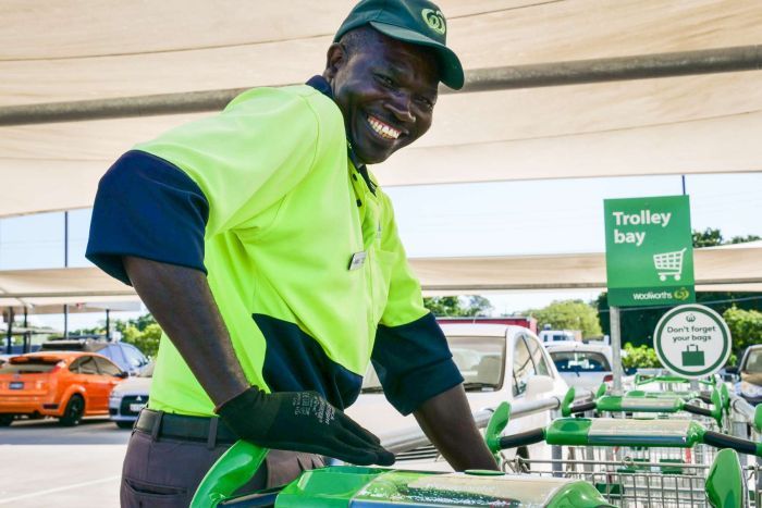 Queensland's happiest trolley collector pays it forward to thank ... Queensland's happiest trolley collector pays it forward to thank ...